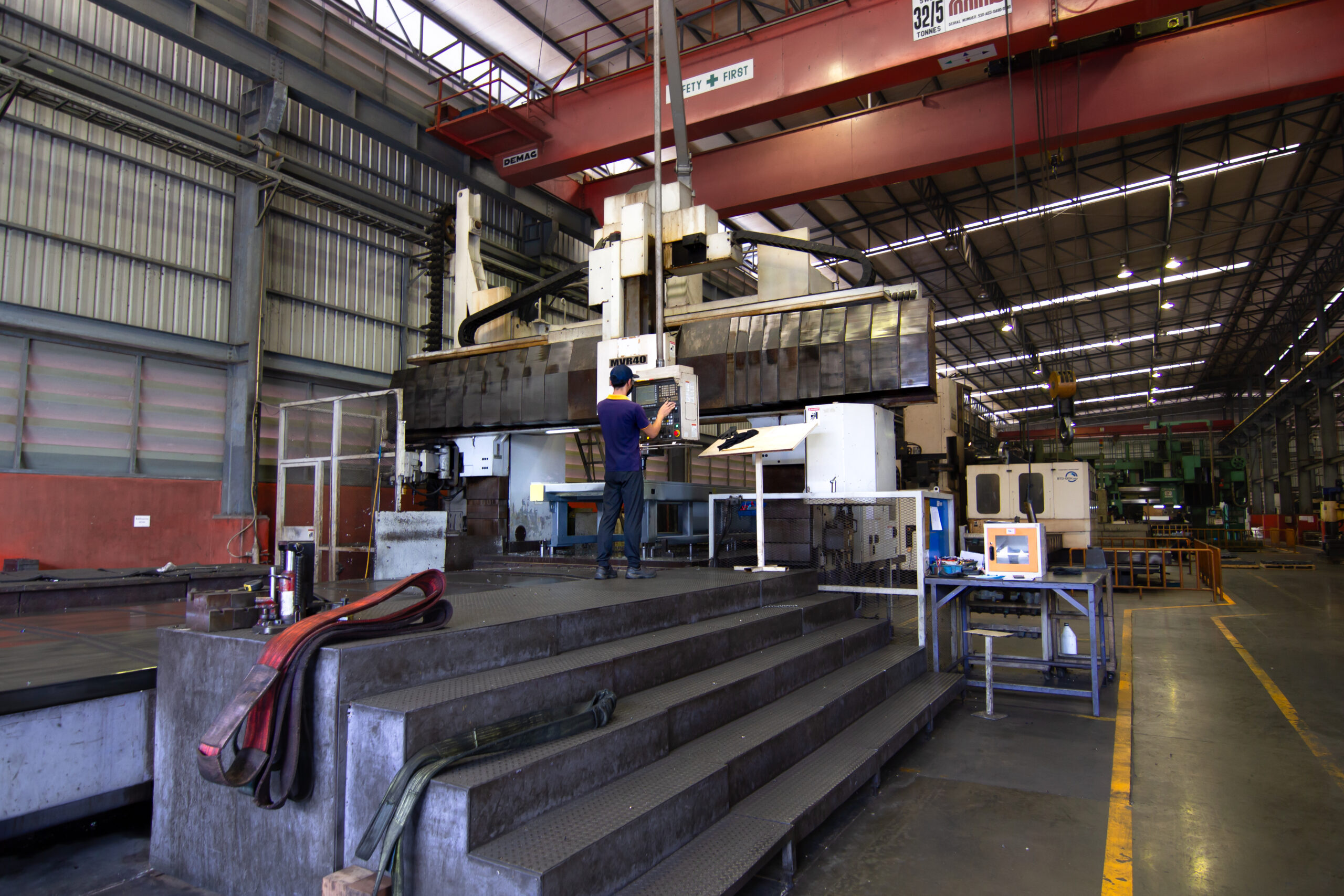 Double Column Vertical Machining Center – Unical